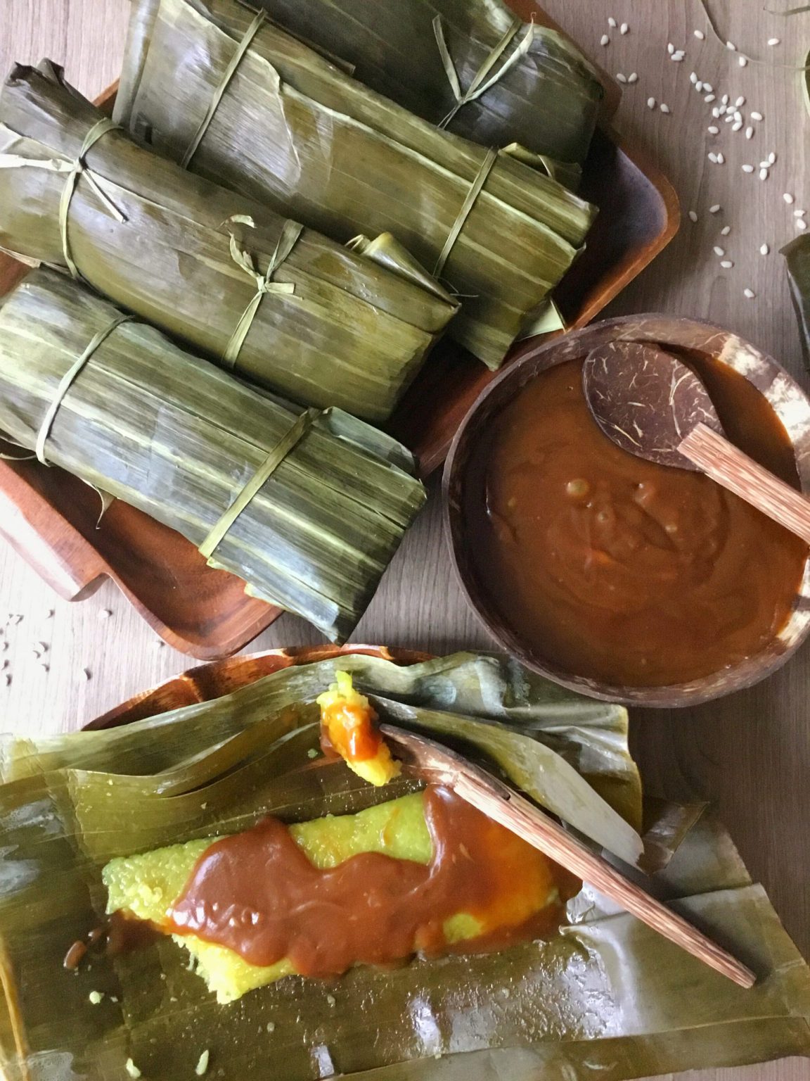 Suman sa Lihia ( Rice Cake with Sweet Coconut sauce) - PinoyBites